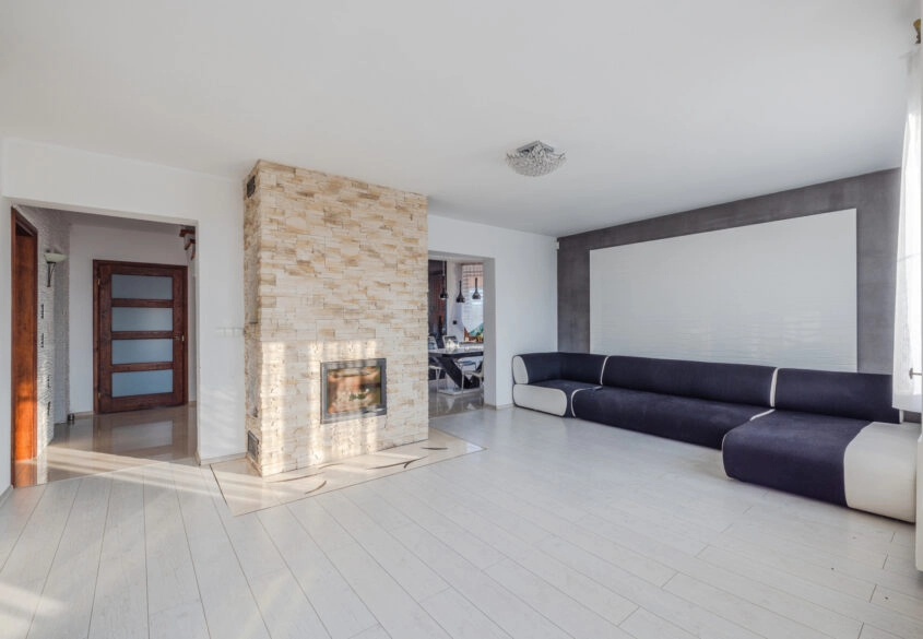 Dom z garażem na dużej działce! - Partnerzy Nieruchomości